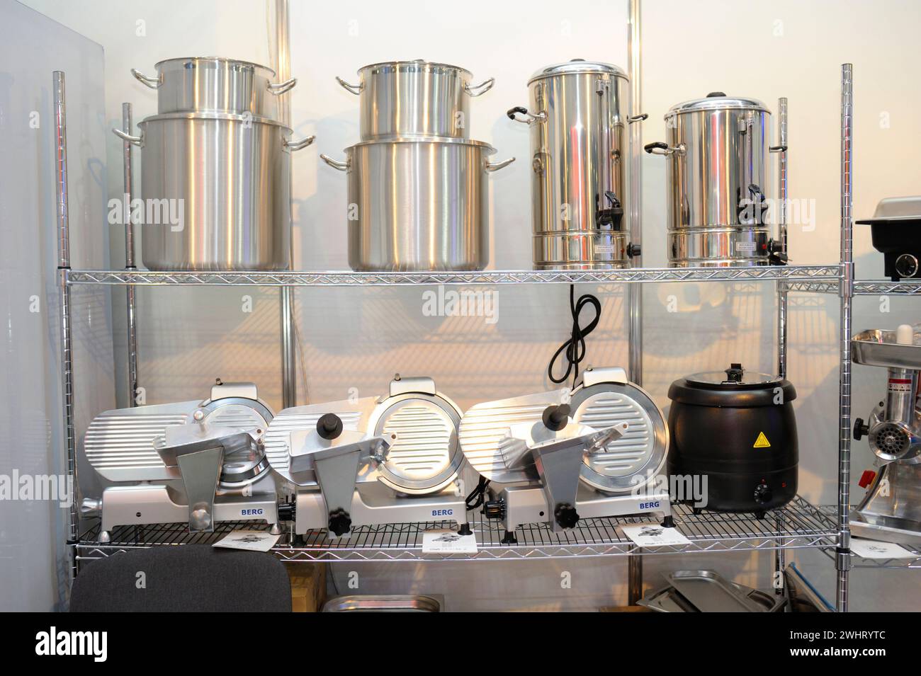 Automatic slicers, cookers, slow cookers and other kitchenware made by ...