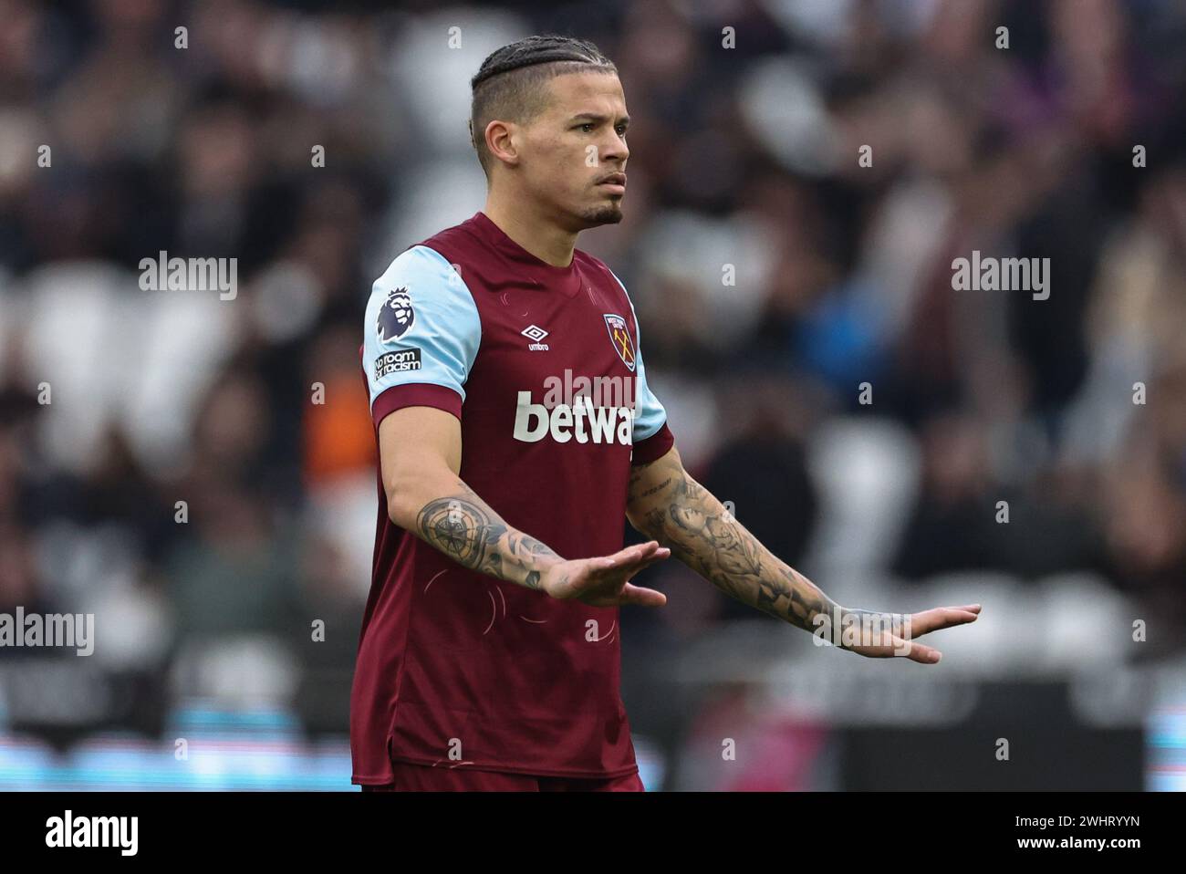 Kalvin Phillips of West Ham United tells his teammates to calm down ...