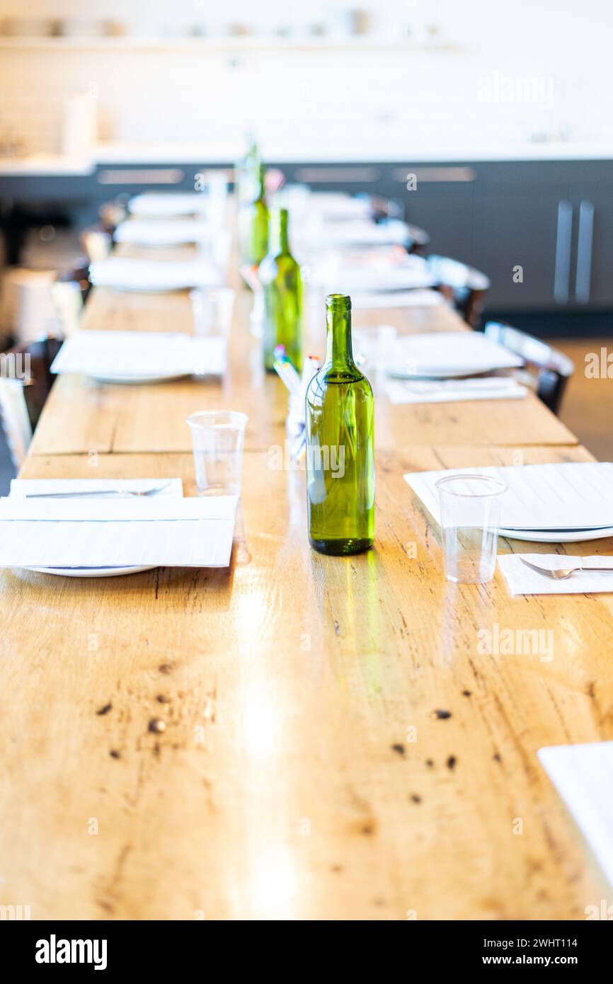 Party table hi-res stock photography and images - Alamy