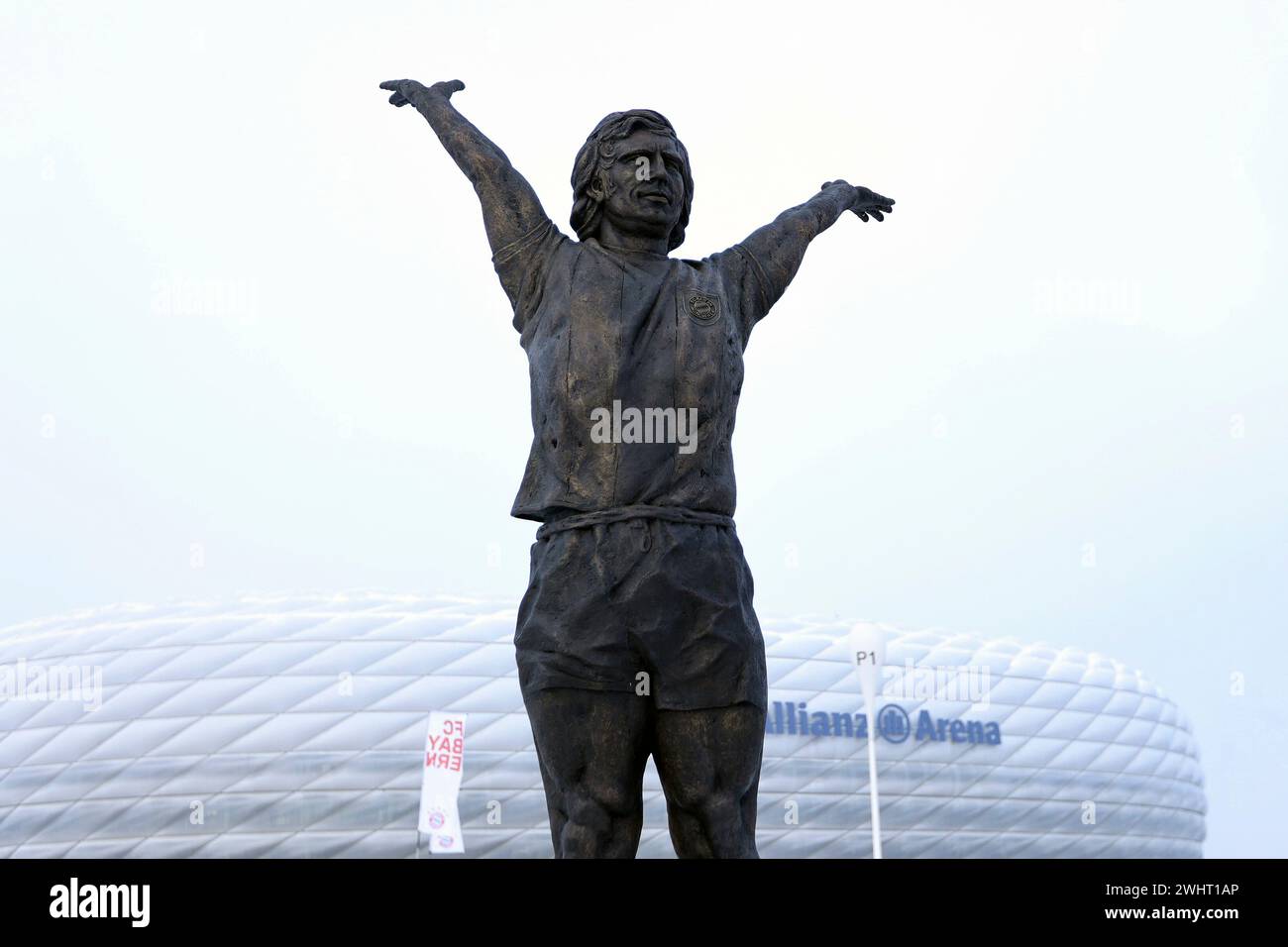 Gerd muller bayern munich hi-res stock photography and images - Alamy