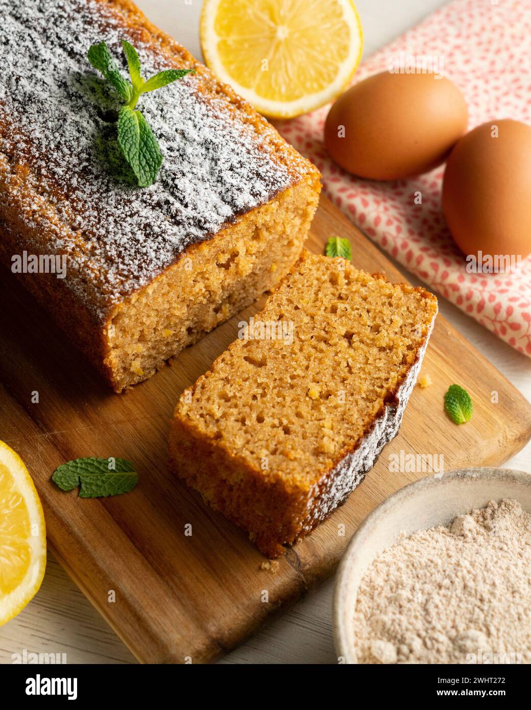 Whole wheat lemon and yogurt cake. Healthy and delicious Italian pastry ...