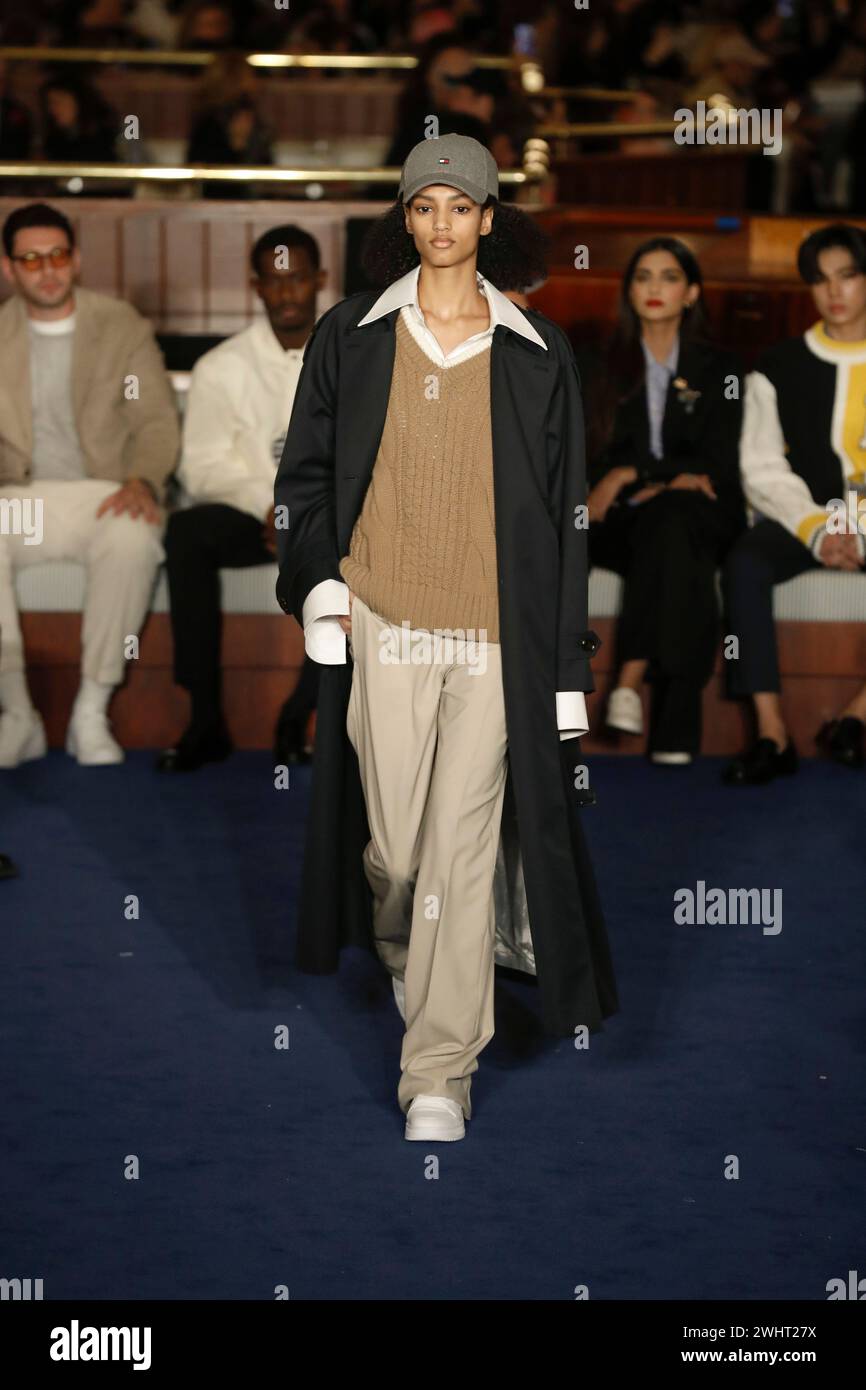 New York, USA. 09th Feb, 2024. Model Ali Dansky walks on the runway at ...