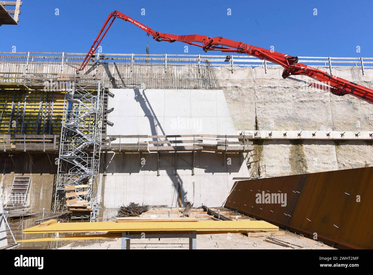 Concrete pumping hi-res stock photography and images - Alamy