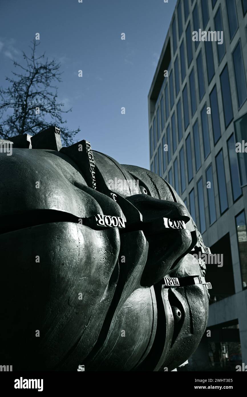 Eduardo Paolozzi Sculpture Stock Photo - Alamy