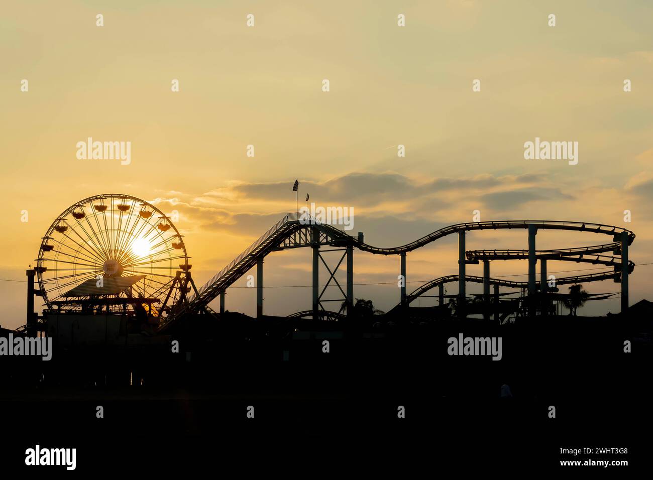 Amusement park on sea hi-res stock photography and images - Alamy