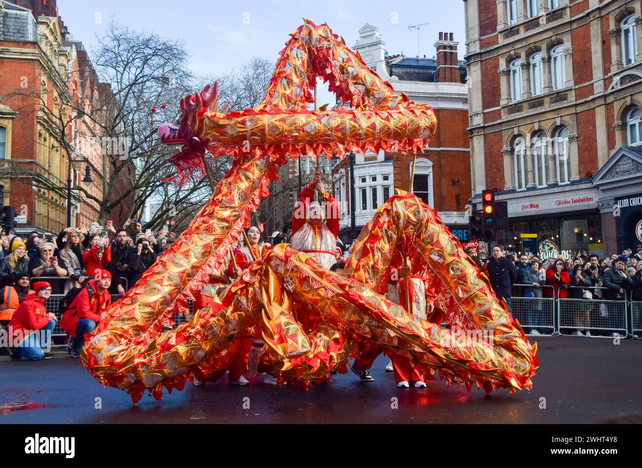 Dragon performers entertain the crowd during the Chinese New Year ...