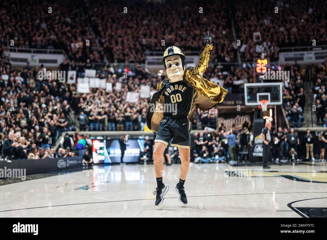 West Lafayette, Indiana, USA. 10th Feb, 2024. PURDUE PETE fires up the ...