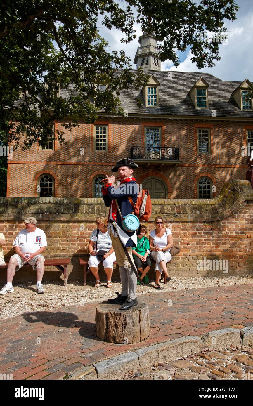 Colonial soldier uniform hi-res stock photography and images - Alamy