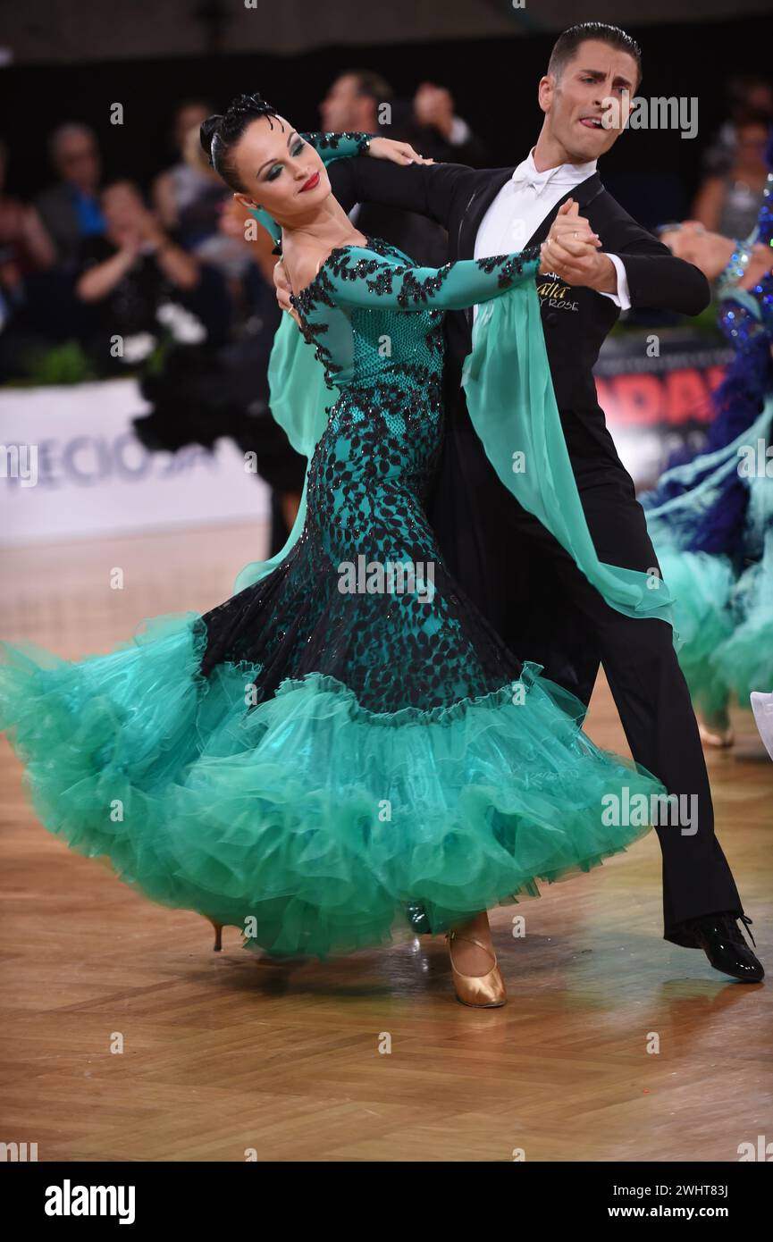 Ballroom dancing competition adults hi-res stock photography and images ...