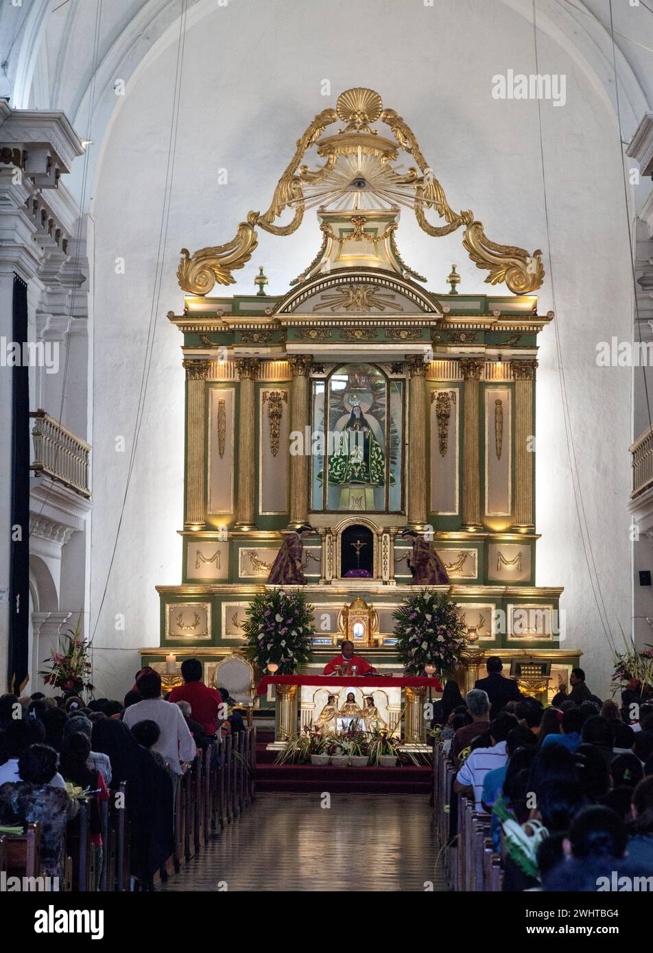 Altar cristo hi-res stock photography and images - Alamy