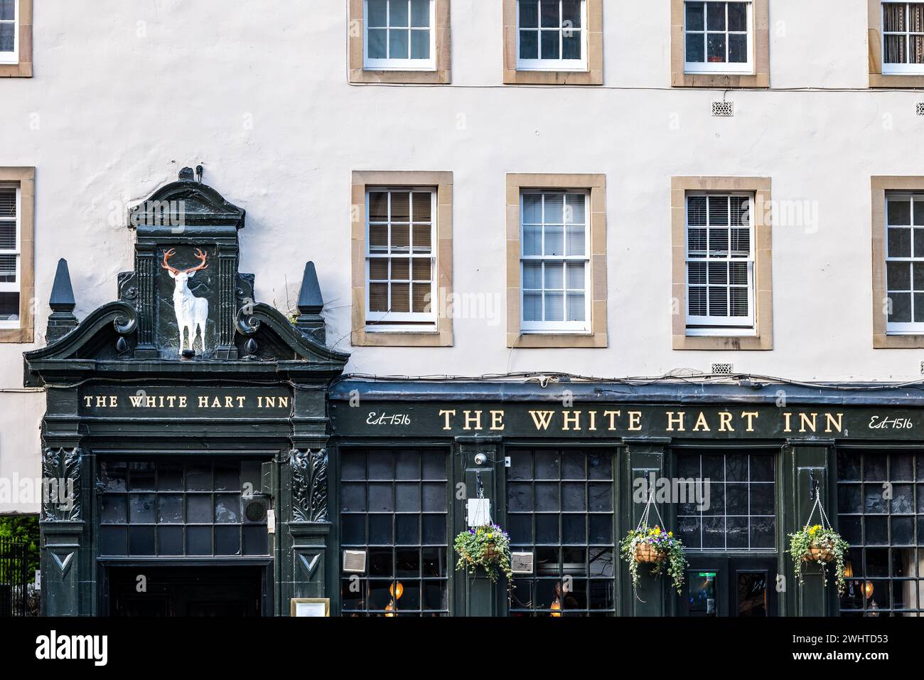 Pub frontage hi-res stock photography and images - Alamy