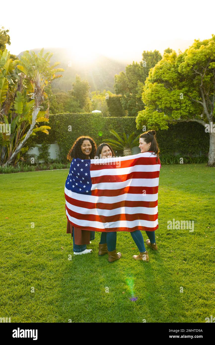 Diverse american flag people hi-res stock photography and images - Alamy