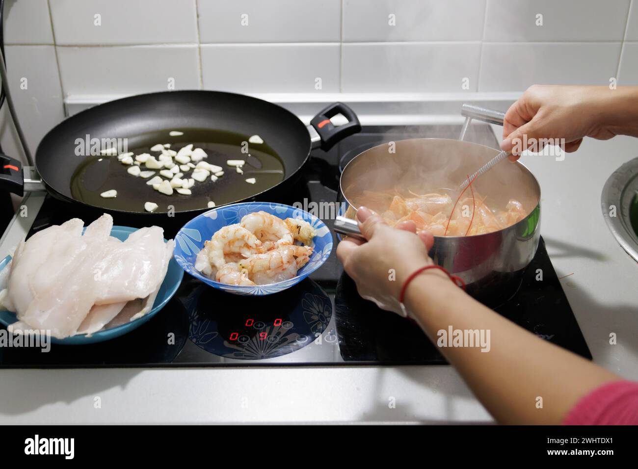 Fish in sauce with shrimp. Step by step preparation. Fumet with shrimp ...