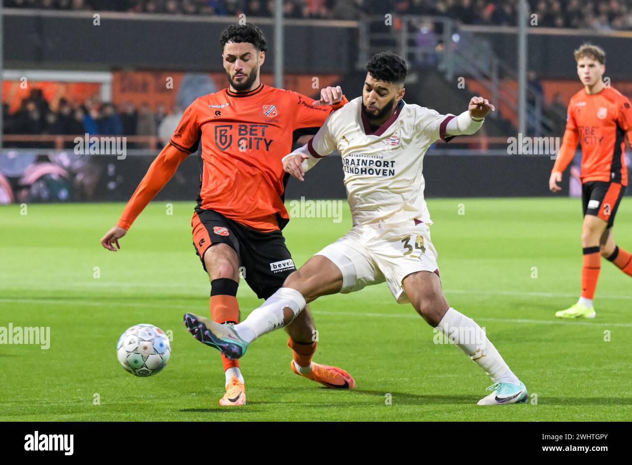 VOLENDAM - (l-r) Benaissa Benamar of FC Volendam, Ismael Saibari of PSV ...