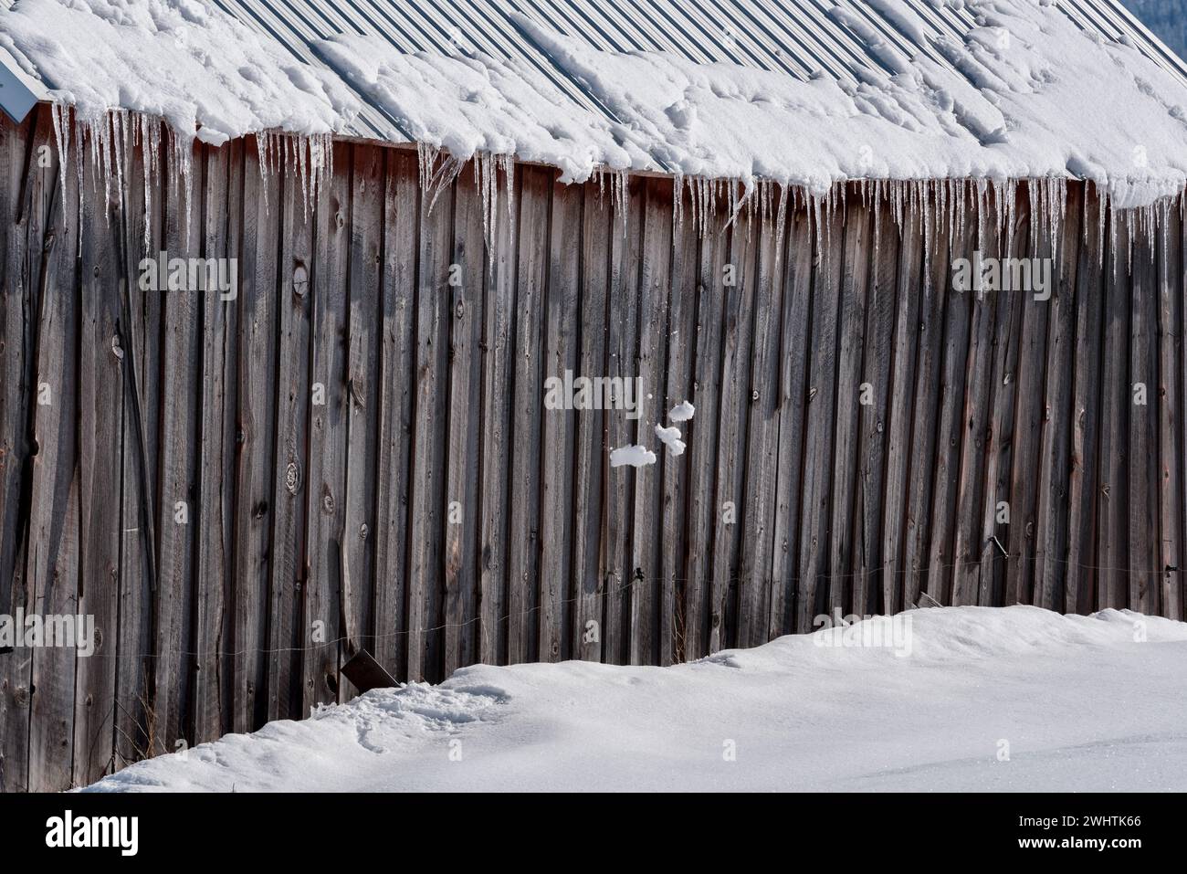 Falling from roof hi-res stock photography and images - Alamy