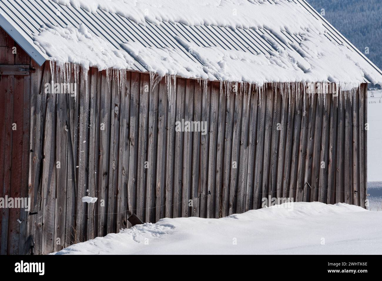 Falling from roof hi-res stock photography and images - Alamy