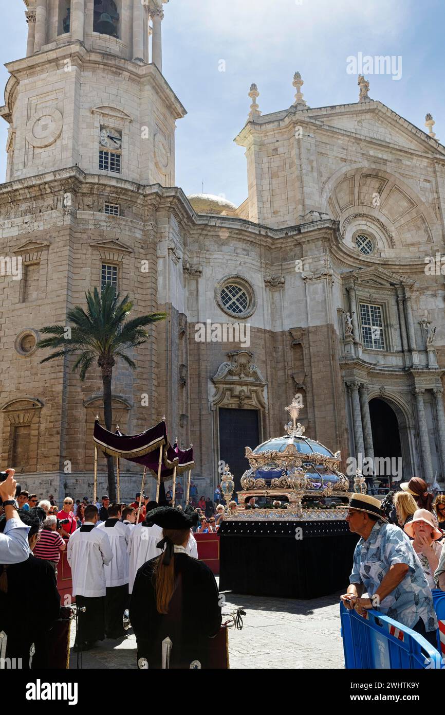 Semana Santa, procession, altar boys follow magnificent coffin ...