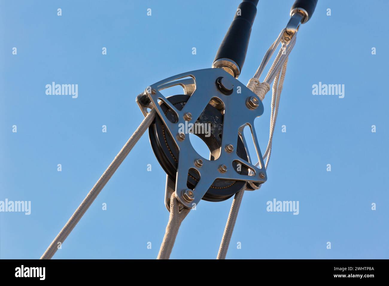 Yacht Pulley Blocks and Ropes Stock Photo - Alamy