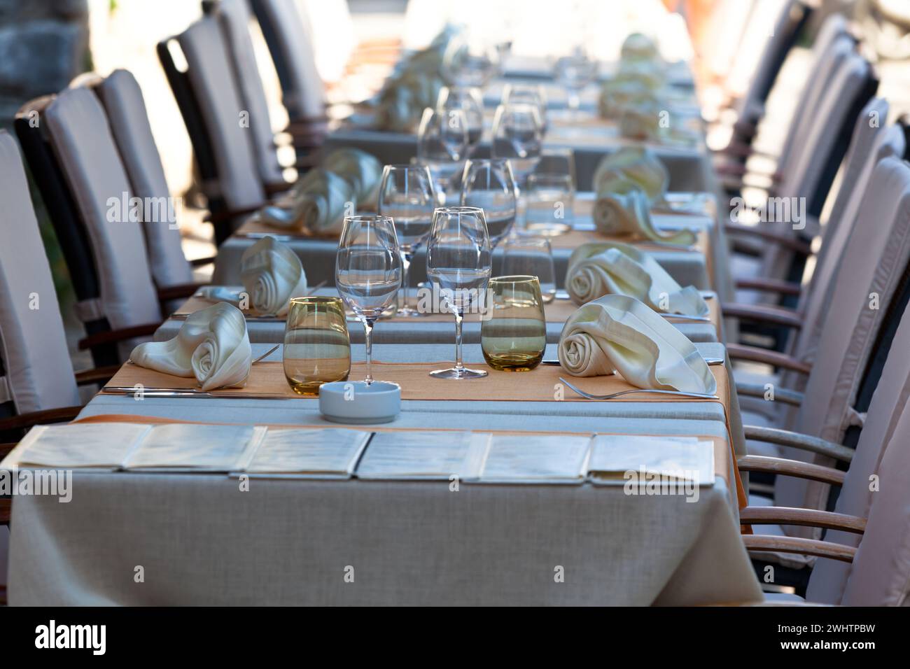 Cozy Restaurant tables ready for service Stock Photo - Alamy