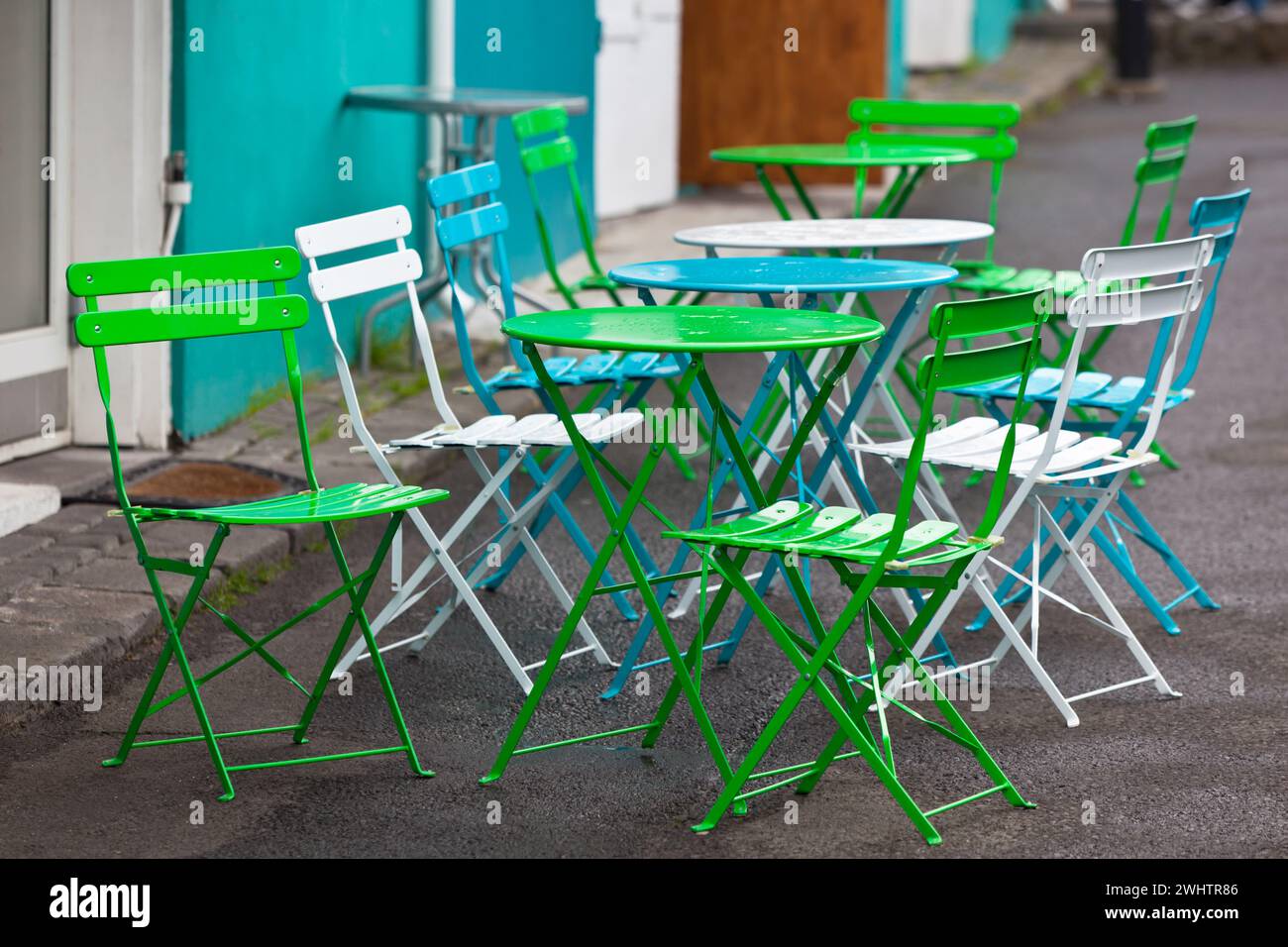 Bright chairs hi-res stock photography and images - Alamy