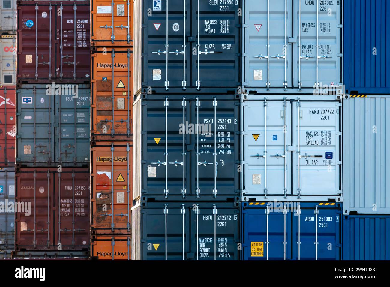 Bustling terminal hi-res stock photography and images - Alamy