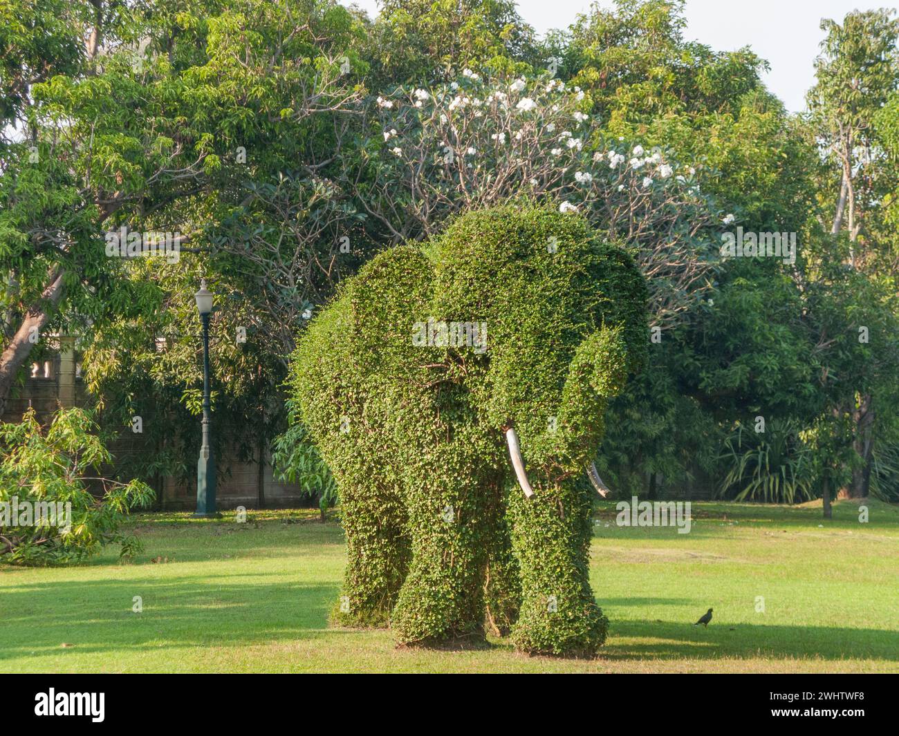 Park with animal figure bushes hi-res stock photography and images - Alamy