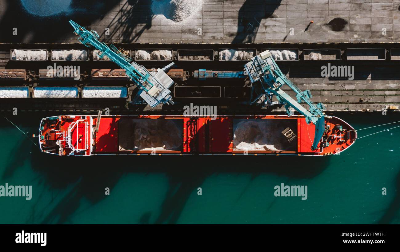 Overhead shot cranes loading cargo hi-res stock photography and images ...