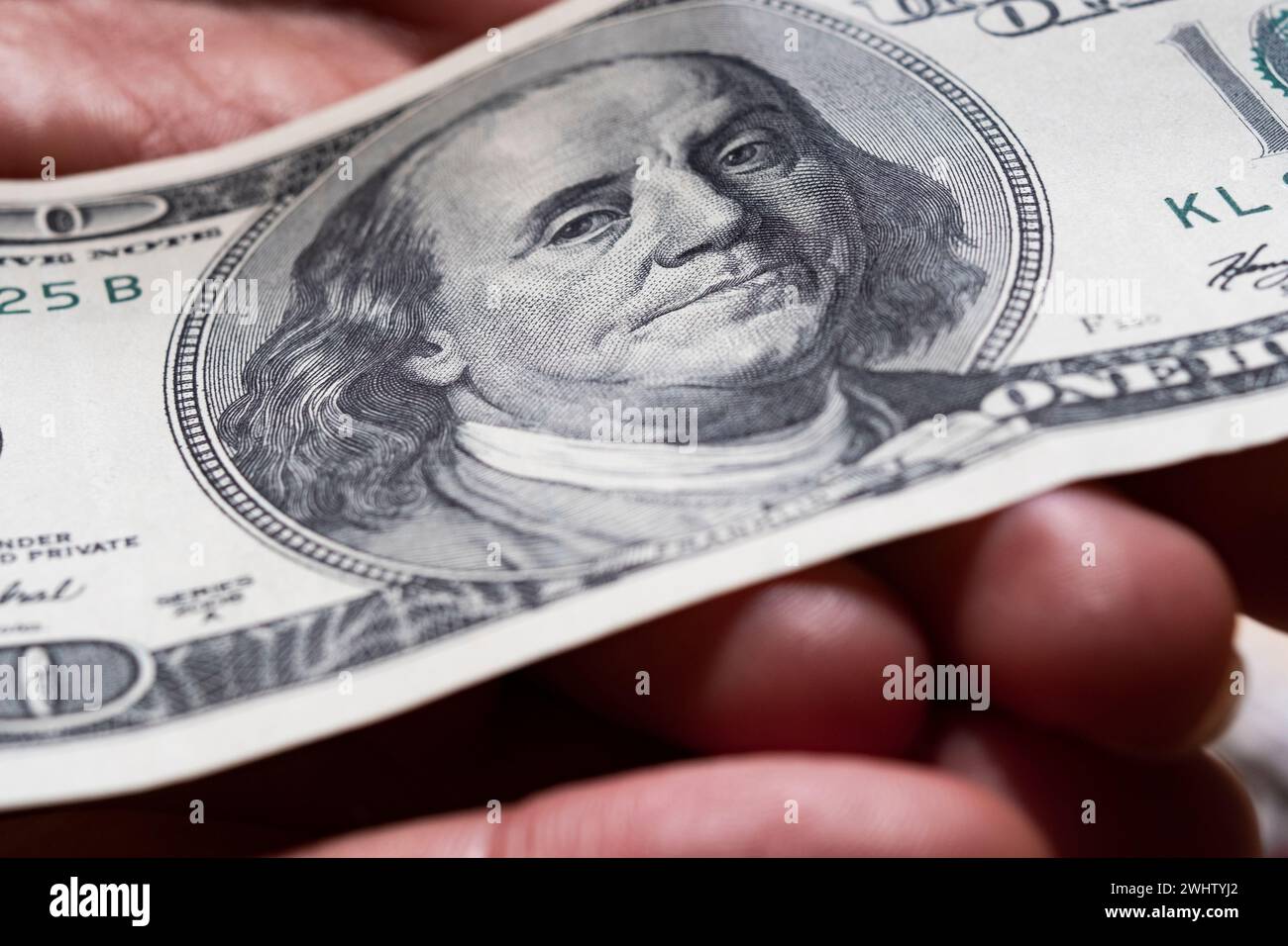 100 dollar bill in female hand extreme close-up Stock Photo - Alamy