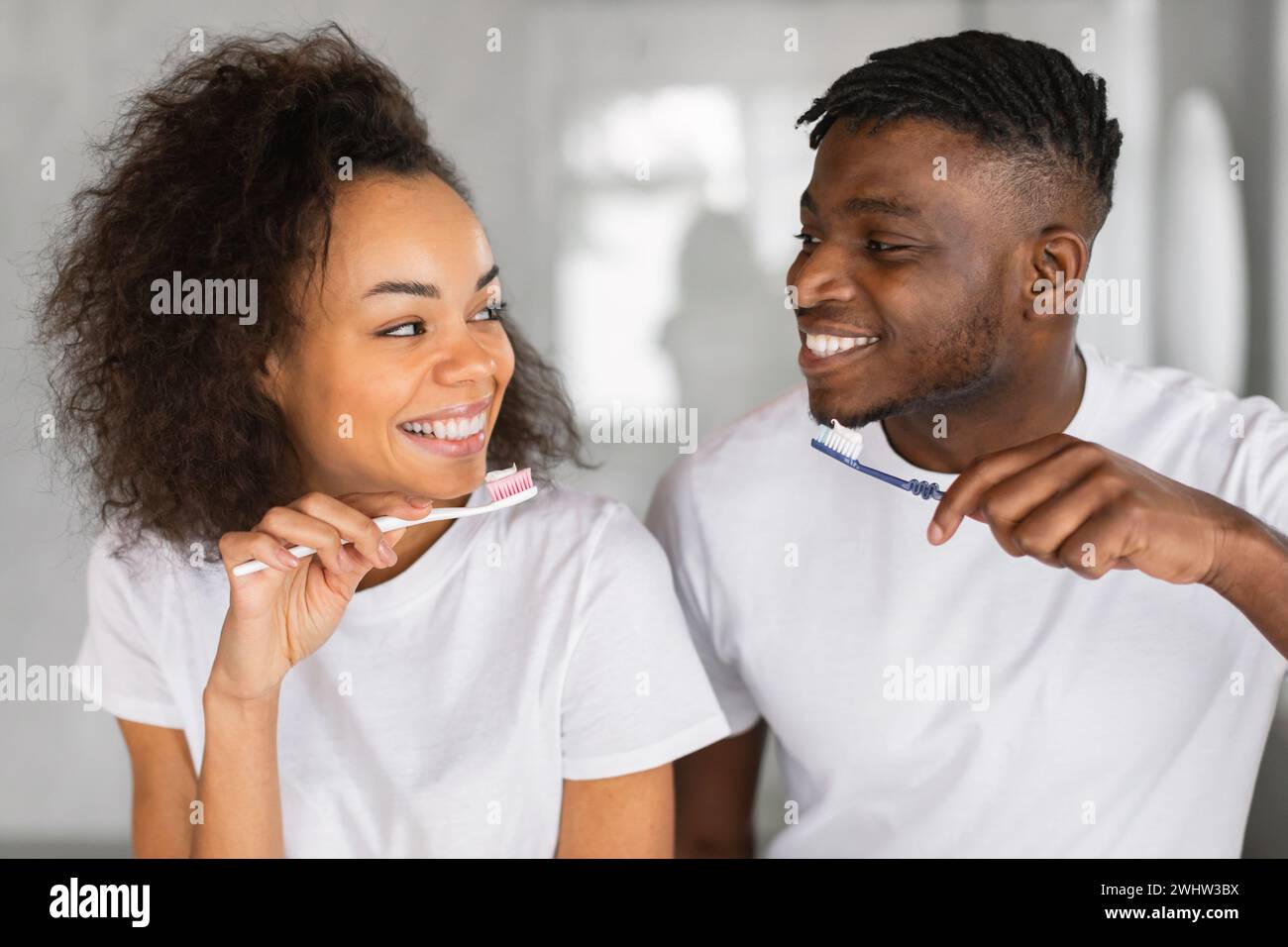 African american couple brushing teeth hi-res stock photography and images - Alamy