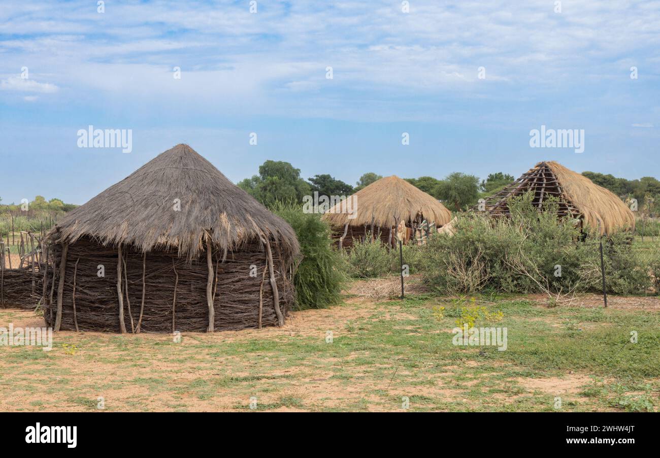 African huts hi-res stock photography and images - Alamy