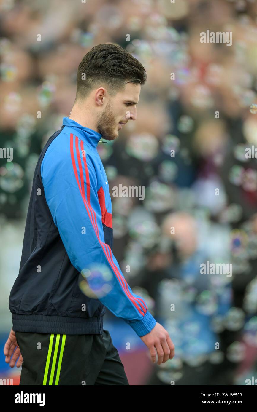 Declan Rice of Arsenal FC arrives on the pitch for the Premier League ...
