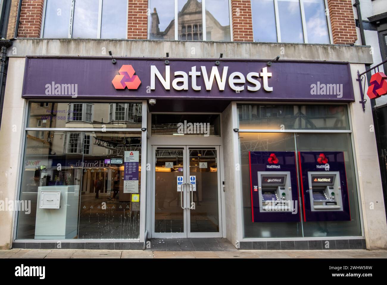 Oxford city centre bank hi-res stock photography and images - Alamy