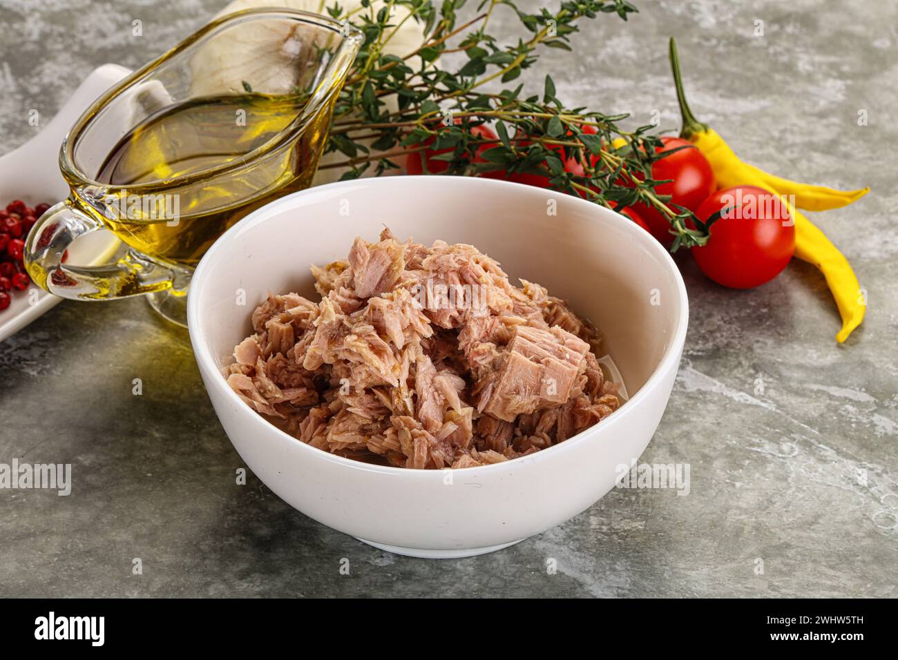 Canned tuna fillet with oil for salad Stock Photo - Alamy