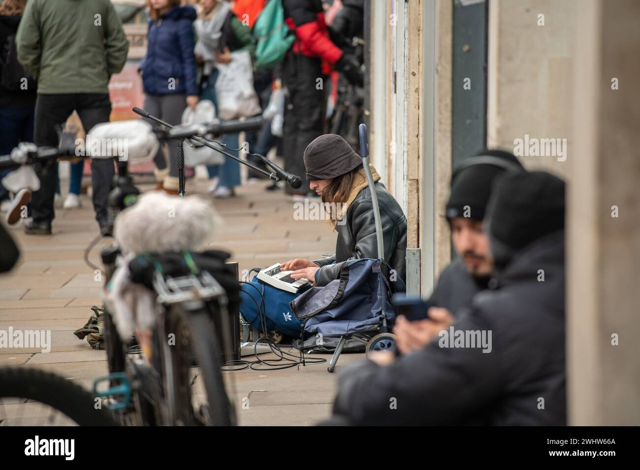 Oxford busker hi-res stock photography and images - Alamy