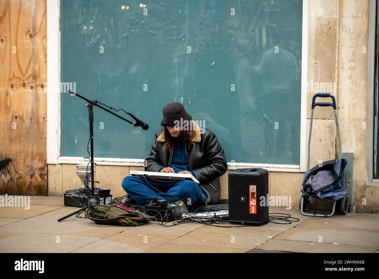 Keyboard outside hi-res stock photography and images - Alamy