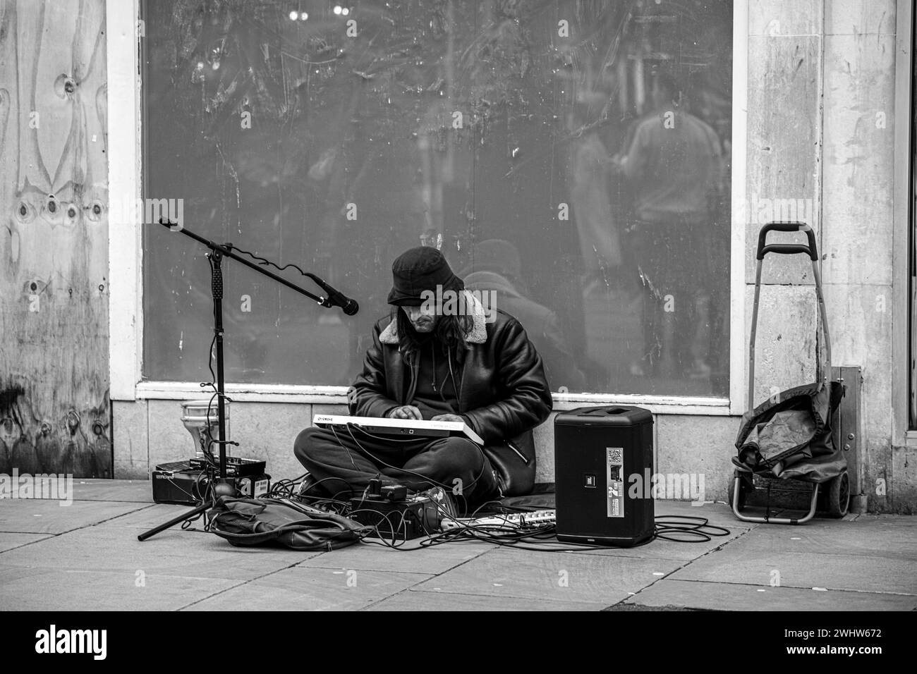 Poverty outside Black and White Stock Photos & Images - Alamy