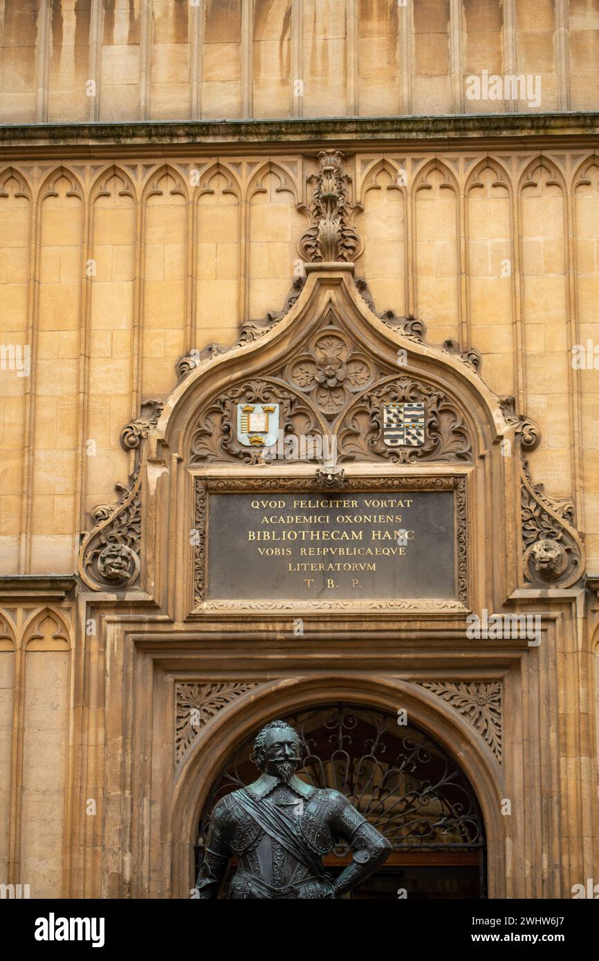 Bronze statue William Herbert Earl of Pembroke at the Bodleian Library ...
