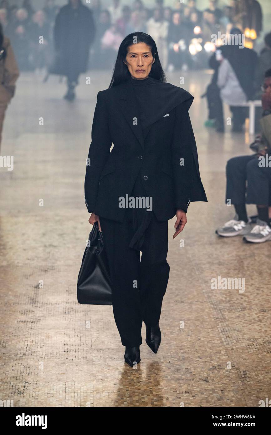 New York, USA. 09th Feb, 2024. Model Suzi De Givenchy walks on the ...