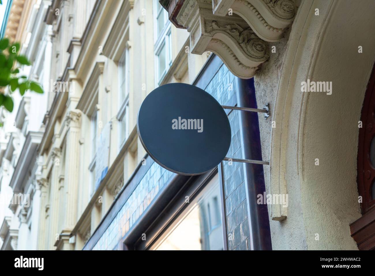 Round signage hi-res stock photography and images - Alamy