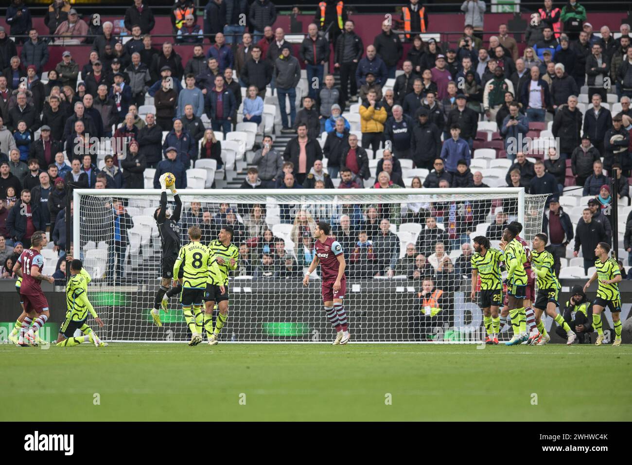 David Raya of Arsenal FC catches the high ball during the Premier ...