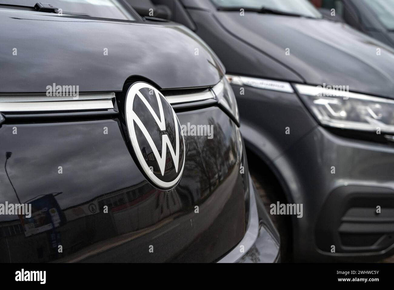 Schwarzes vw logo hi-res stock photography and images - Alamy