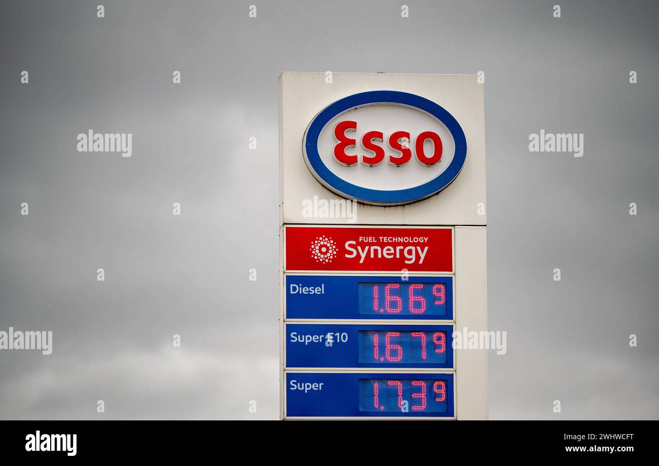Esso logo and prices hi-res stock photography and images - Alamy