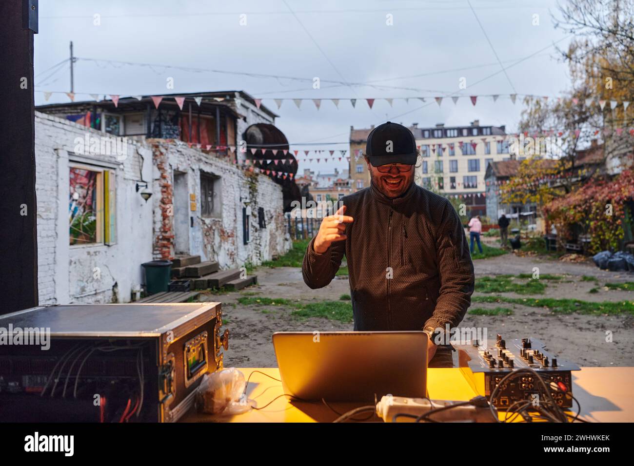 Electronic music decks hi-res stock photography and images - Alamy