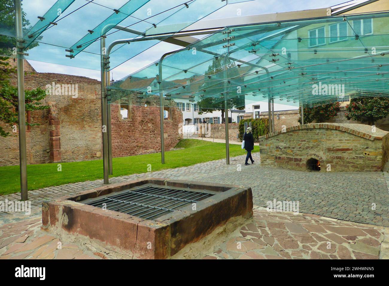 Jewish courtyard in Speyer; mikveh and synagogue Stock Photo - Alamy