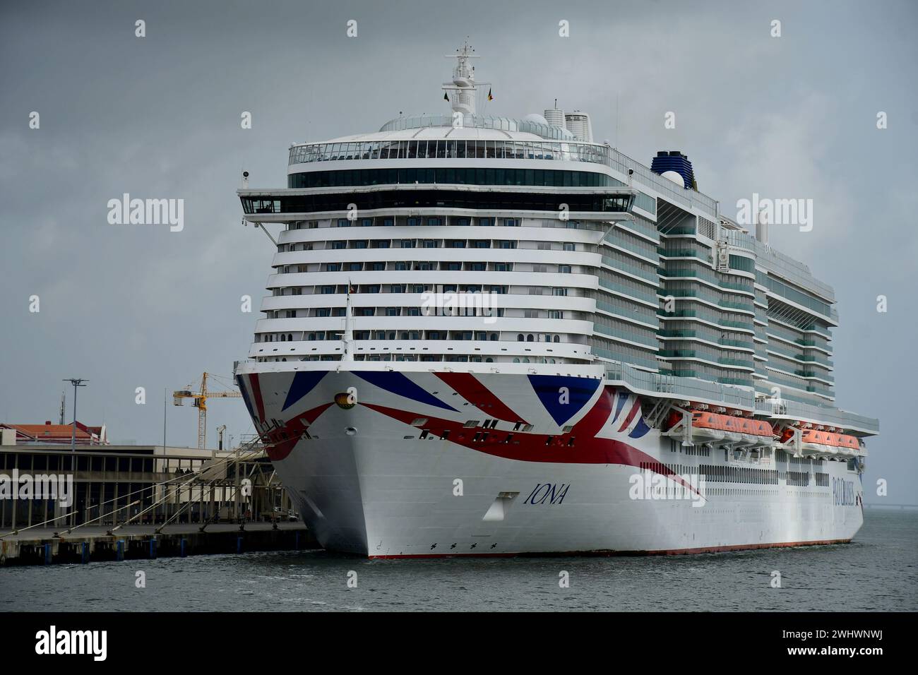 Mega cruise ships hi-res stock photography and images - Alamy