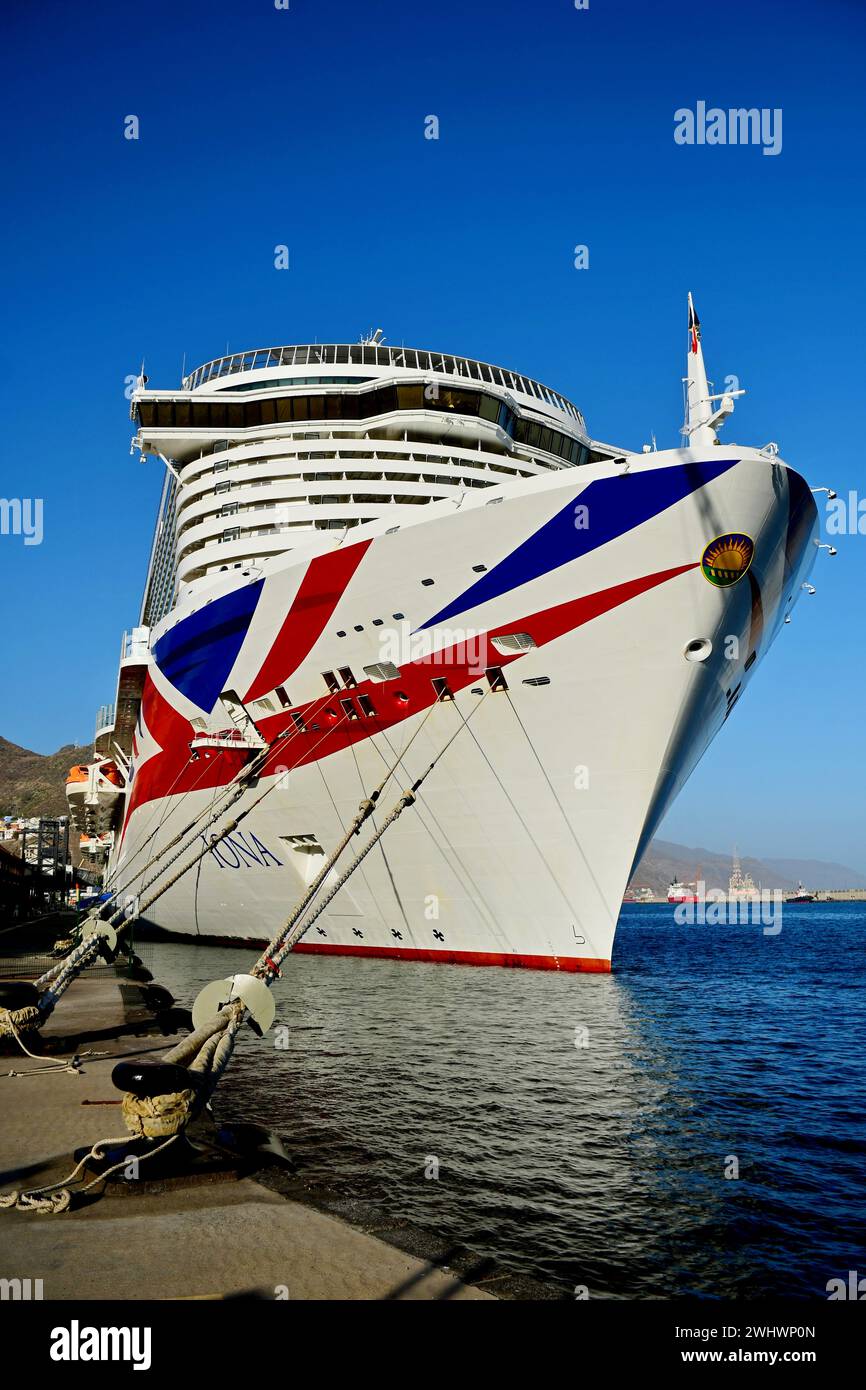Mega liners hi-res stock photography and images - Alamy