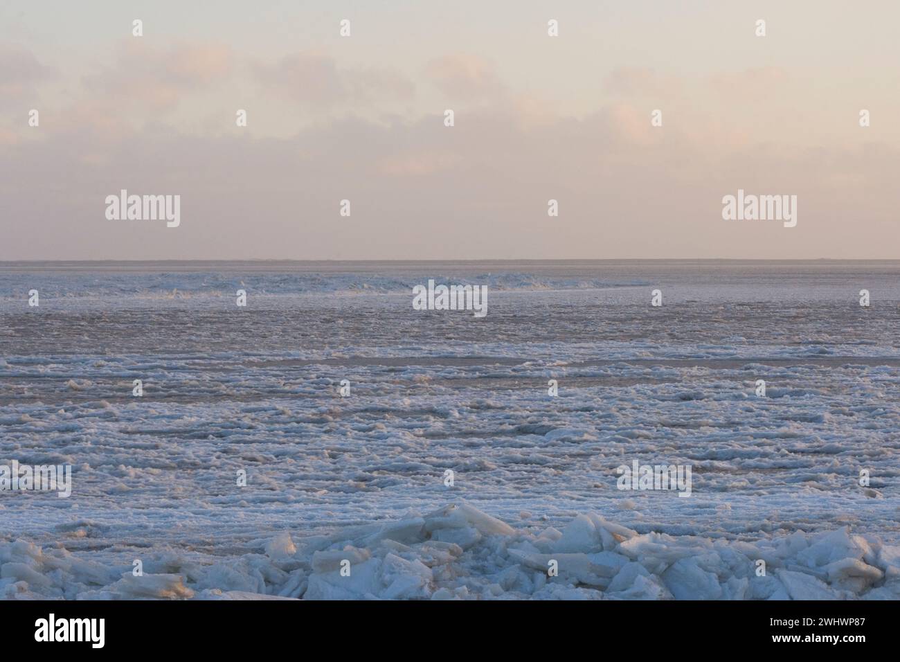 Slushy snow fall piling up hi-res stock photography and images - Alamy