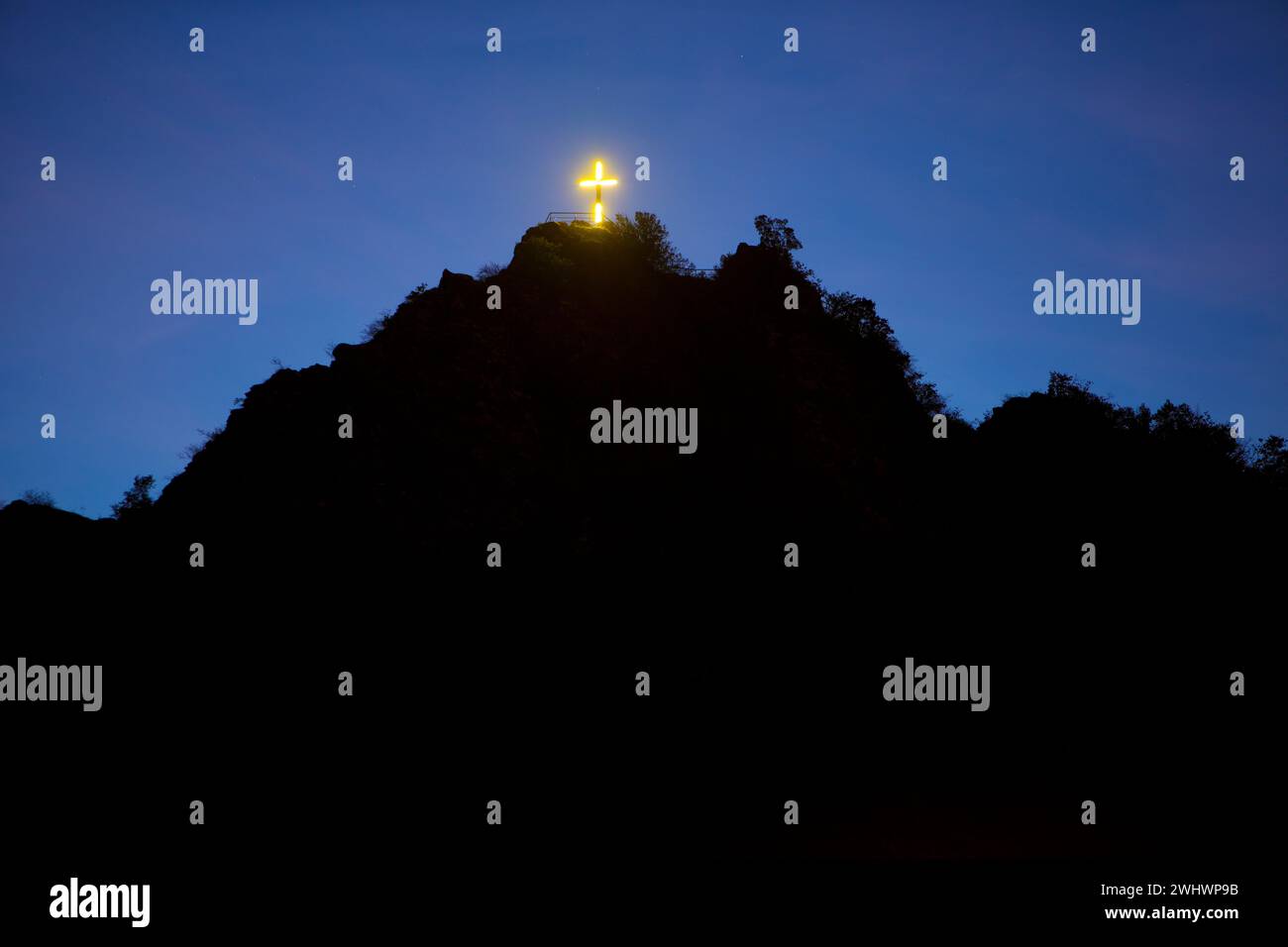 Illuminated cross on the Pinnerkreuz viewing peak in the evening ...