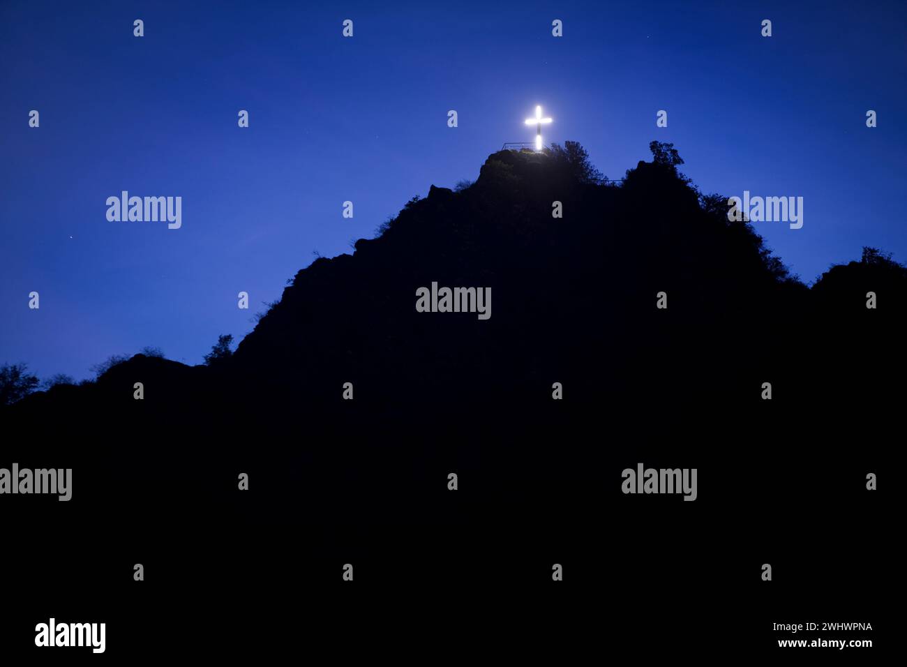 Illuminated cross on the Pinnerkreuz viewing peak in the evening ...