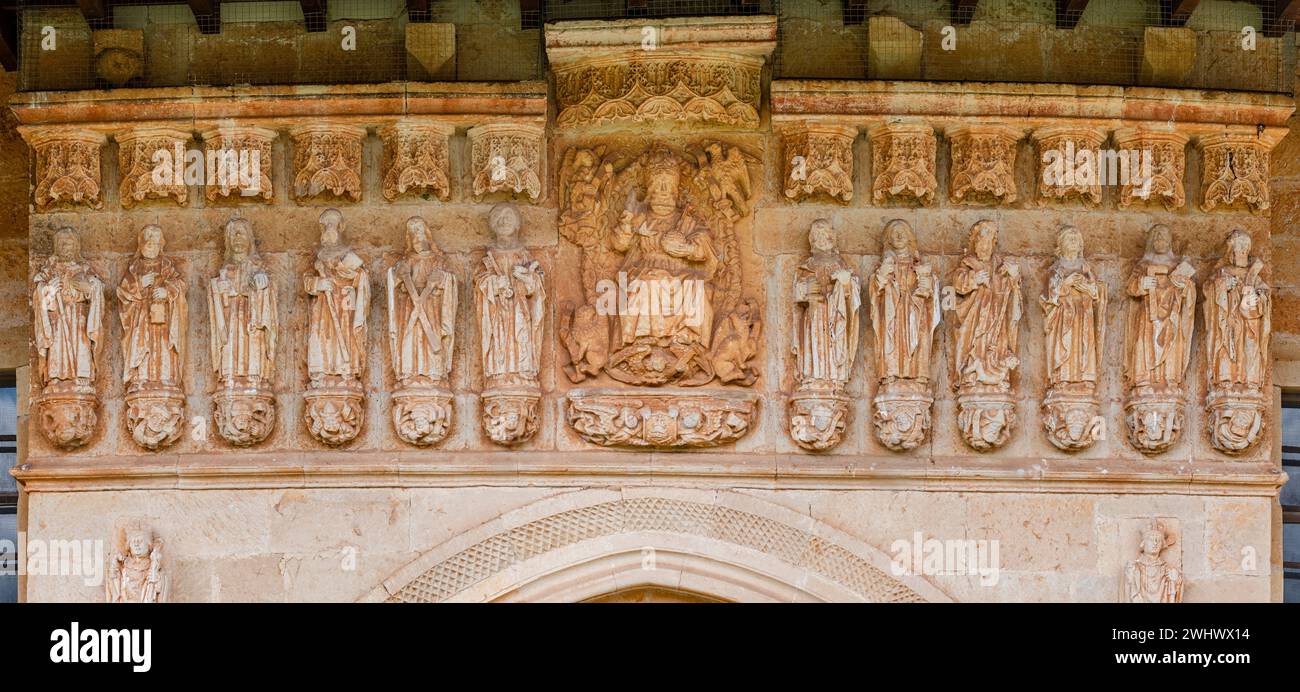 Gothic and romanesque elements hi-res stock photography and images - Alamy